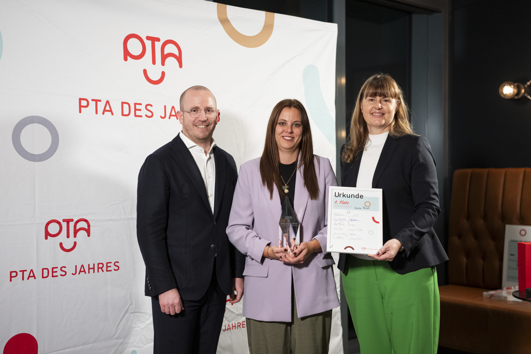 Karen Faisst gewinnt den Wettbewerb „PTA des Jahres 2025“ - Richard ...